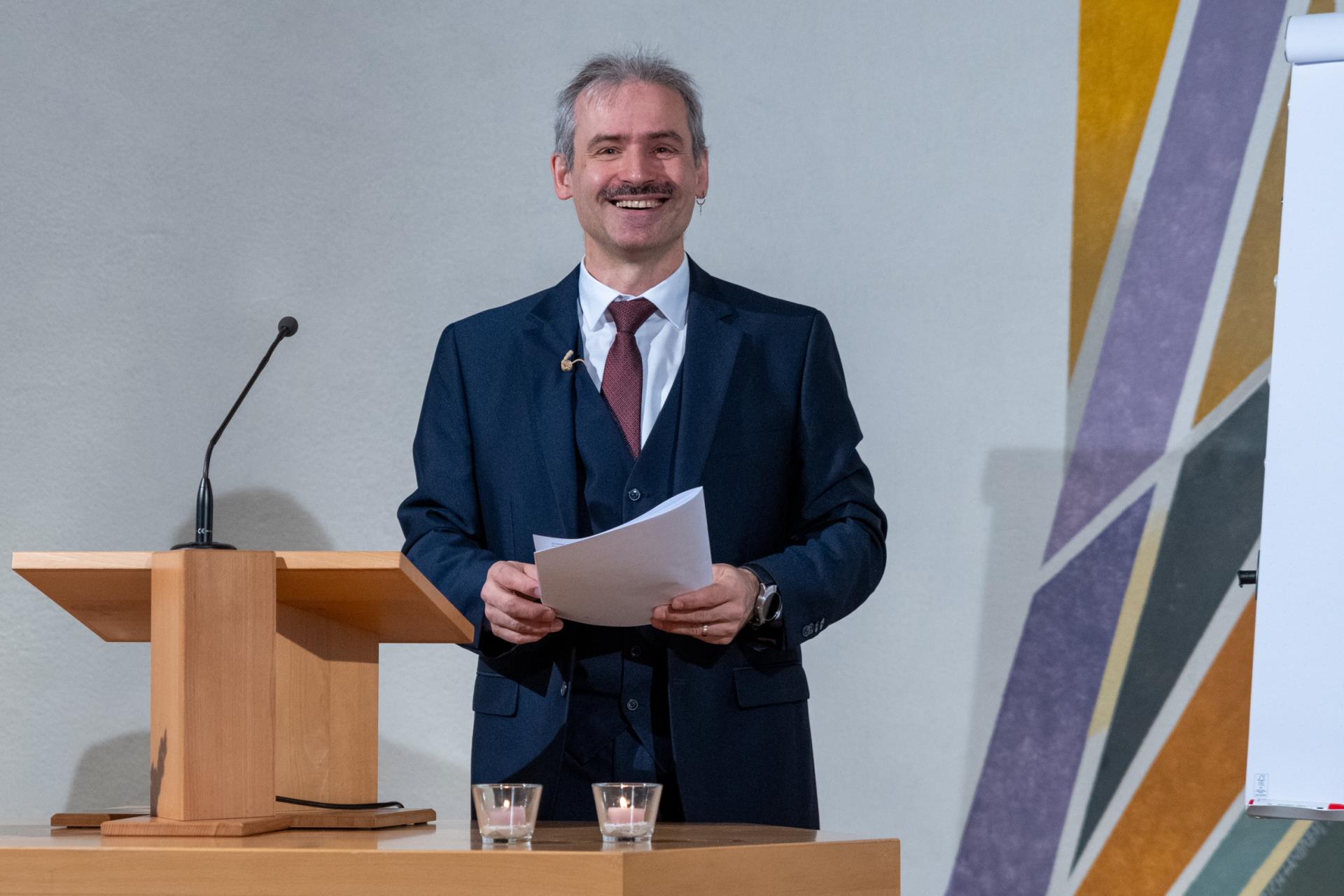 Pfarrer Paul Wellauer kandidiert für Kirchenratspräsidium | Reformiert GL